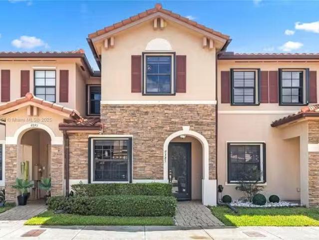 Villa Hialeah, FL 9385 W 33rd Way #9385
