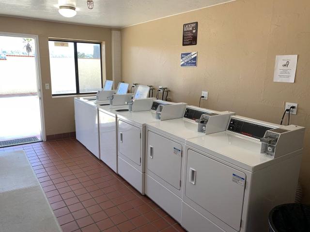 Villa Las Brisas Apartments 2 Bedroom Apartment for Rent at 801 Hillside Ter, Vista, CA 92084 Vista