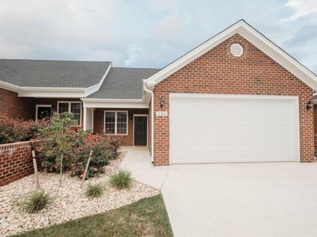 Villa Oak Cir, Bedford, Home For Sale