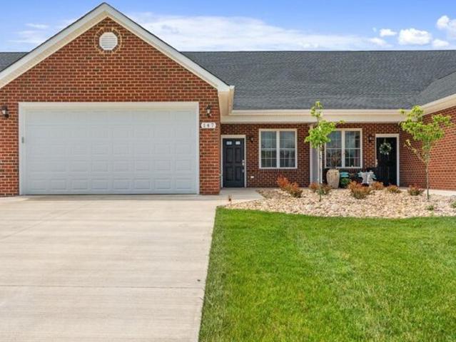 Villa Oak Cir, Bedford, Home For Sale