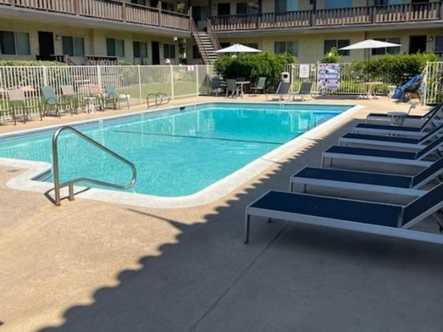 Villa Pointe 1 Bedroom Apartment for Rent at 540 S La Veta Park Cir, Orange, CA 92868