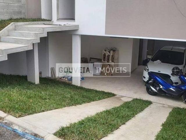 Sobrado com 3 Quartos, 1 Suíte, 208M², à Venda por R$ 778.274,44 Campo Comprido, Curitiba Pr