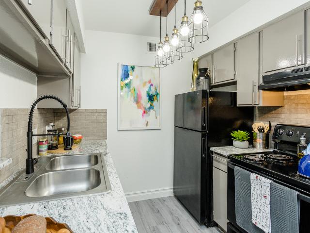 Villa Solano Apartments 2 Bedroom Apartment for Rent at 2501 Westridge St, Houston, TX 77054 South Main