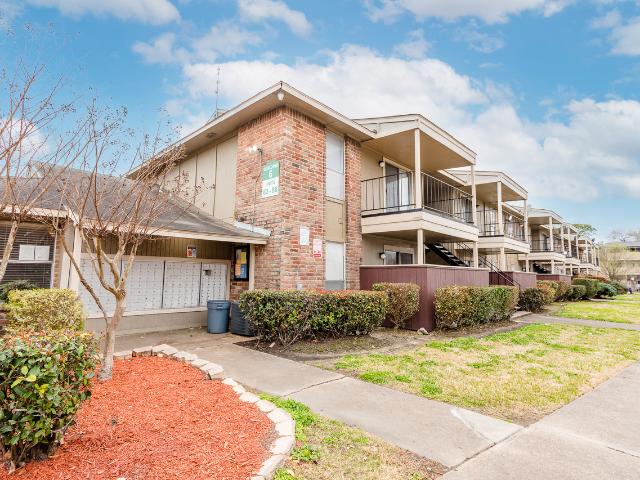 Villa Solano Apartments 2 Bedroom Apartment for Rent at 2501 Westridge St, Houston, TX 77054 South Main