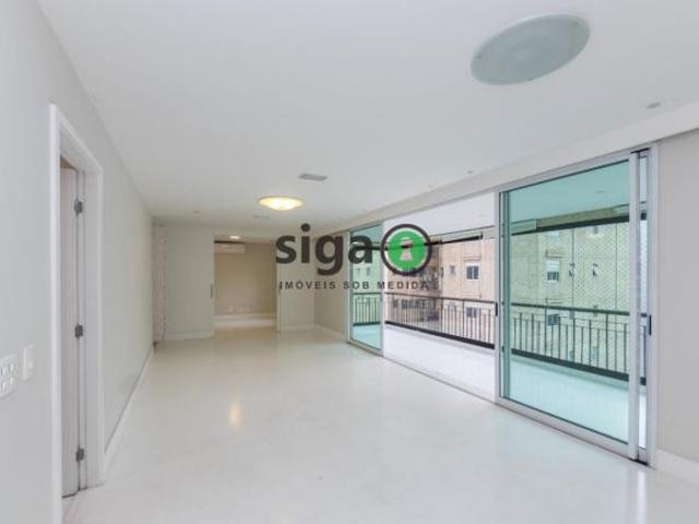 Apartamento à venda no Brooklin 167m², 3 suítes, 3 vagas, varanda com vista e lazer completo
