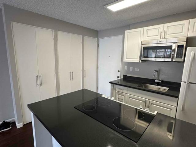 Village Maluhia 1 BR 1 bath 1 parking in Makiki