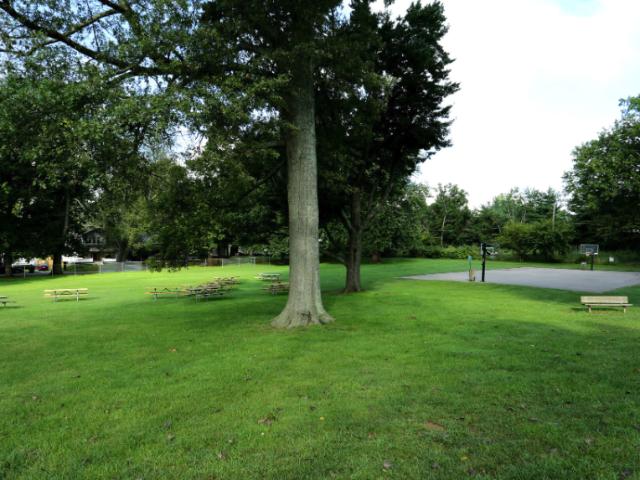 Village Manor 1 Bedroom Apartment for Rent at 105 Fenley Ave, Louisville, KY 40207 Crescent Hill