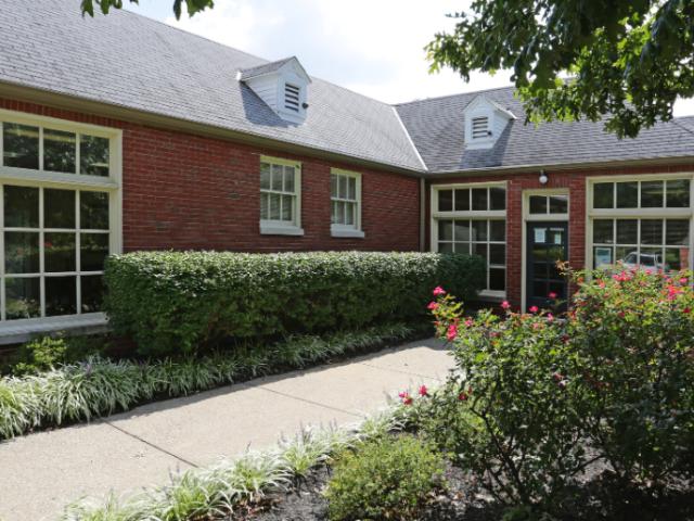 Village Manor 2 Bedroom Apartment for Rent at 105 Fenley Ave, Louisville, KY 40207 Crescent Hill