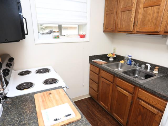 Village Manor 3 Bedroom Apartment for Rent at 105 Fenley Ave, Louisville, KY 40207 Crescent Hill