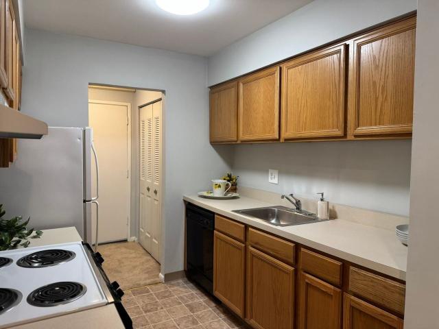 Village of Stoney Run 2 Bedroom Apartment for Rent at 2813 Route 73 S, Maple Shade, NJ 08052