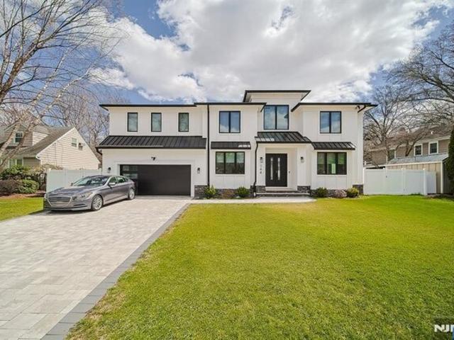 Village Cir, Paramus, Home For Sale