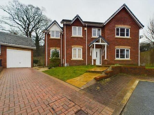 Village Close, Flint Mountain, 4 Bedroom Detached