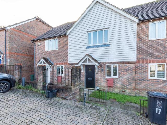 Village Close, Portslade BN41 3 bed terraced house to rent £1,900 pcm £438 pw