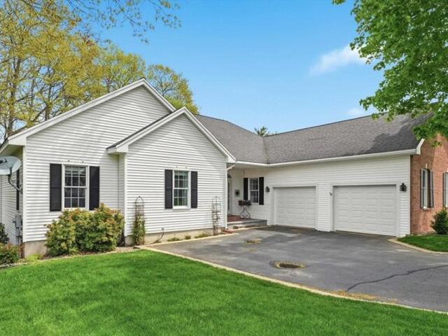 Village Dr, Atkinson, Home For Sale