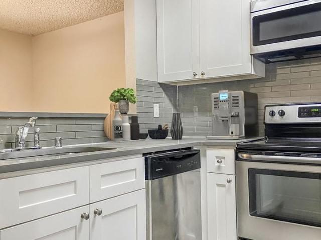 Village Gardens Studio Apartment for Rent at 550 102nd Ave Se, Bellevue, WA 98004