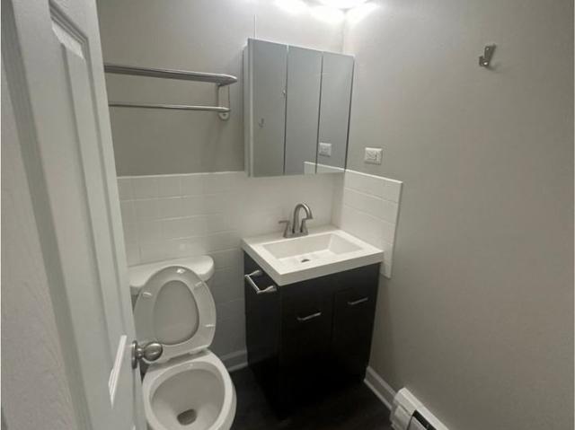 Village Park Apartments Studio Apartment for Rent at 985 Grand Canyon Pkwy, Hoffman Estates, IL 60169
