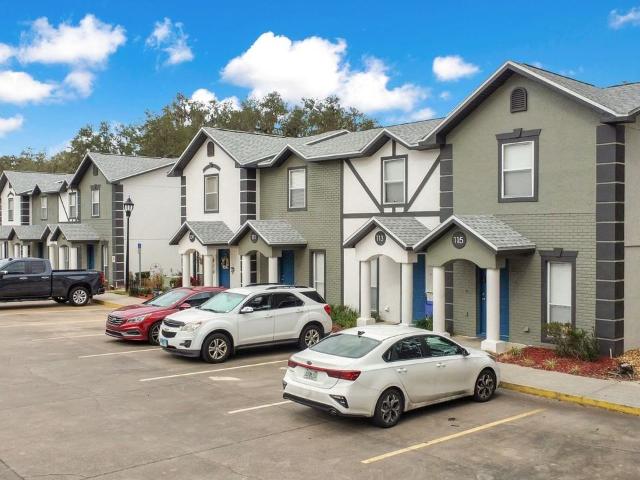 Village Park Townhomes 2 Bedroom Apartment for Rent at 102 Sue Ln, Lady Lake, FL 32159