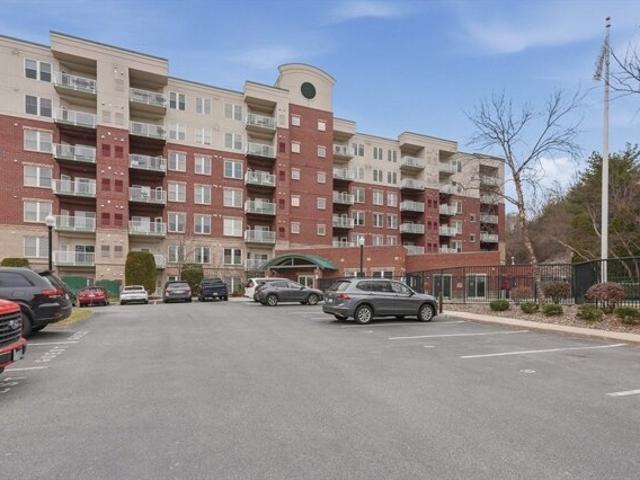 Village Rd Apt,middleton, Condo For Sale