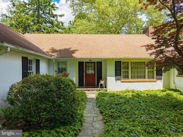Village Rd E, Princeton Junction, Home For Sale