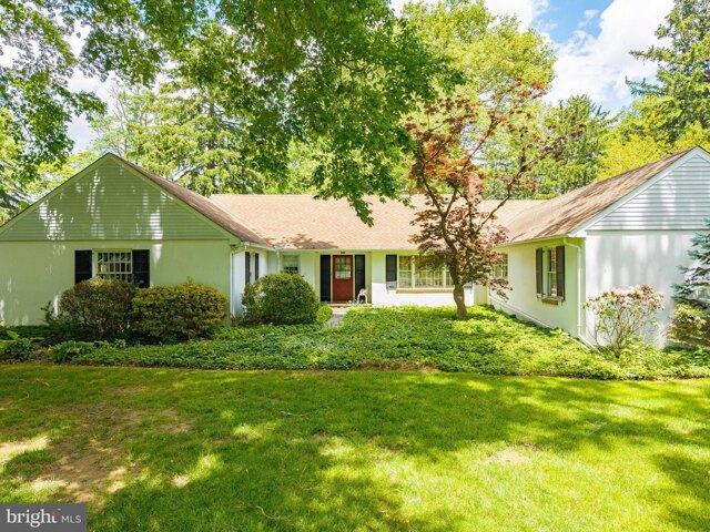 Village Rd E, Princeton Junction, Home For Sale