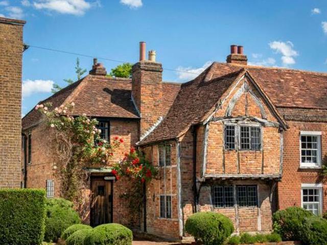 Village Road, Denham Village, 4 Bedroom End