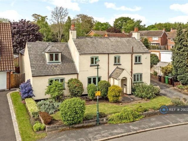 Village Road, Nottingham, NG11 5 bed detached house to rent £2,800 pcm £646 pw