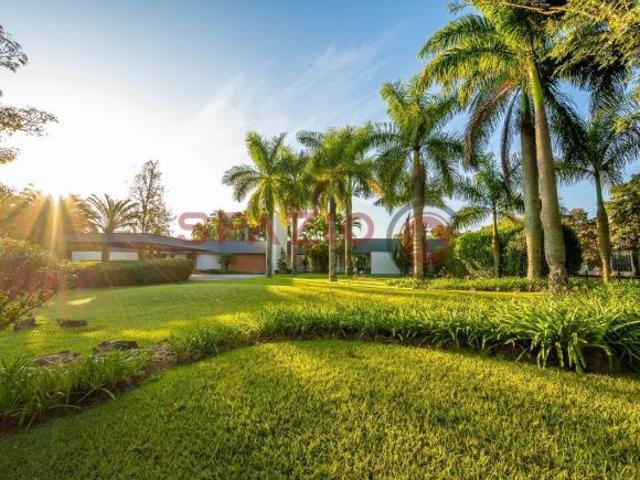 Village Sans Souci, Valinhos/SP — Casa à Venda em Condomínio de Alto Padrão