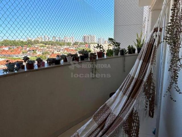 Village Santa Cruz Apartamento com 03 dormitórios e 02 vagas de garagem