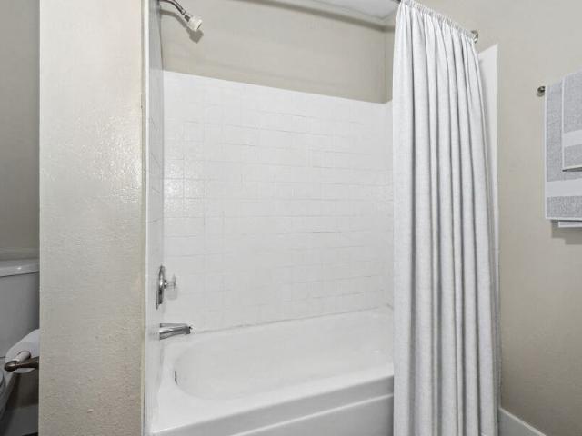 Villages at Metro Center 3 Bedroom Apartment for Rent at 9652 N 31st Ave, Phoenix, AZ 85051