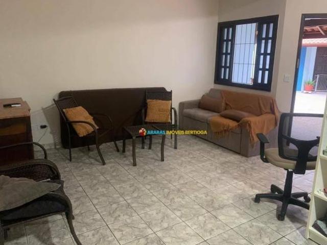 Villagio 75m² mobiliado a 100 metros da Praia da Enseada no centro por 630.000,00