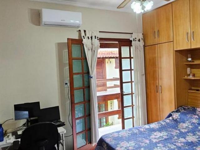 VILLAGIO SOBRADO NO BAIRRO MAITINGA