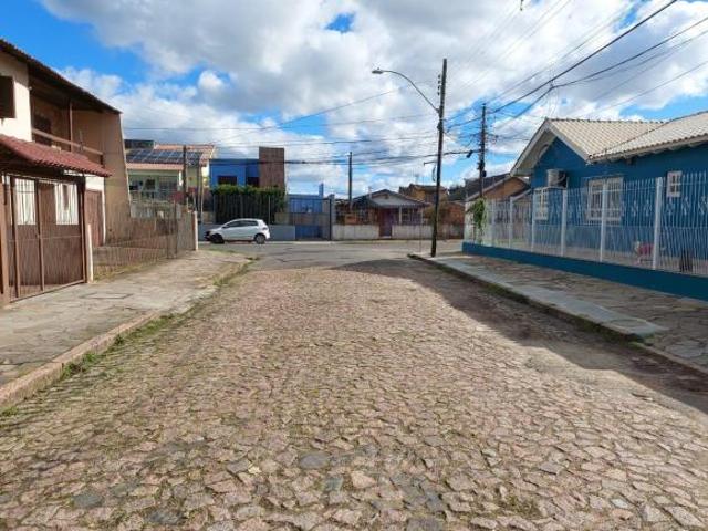 VILLARINHO VENDE CASA COM 2 QUARTOS EM BELO TERRENO NO PQE. MADEPINHO CAVALHADA