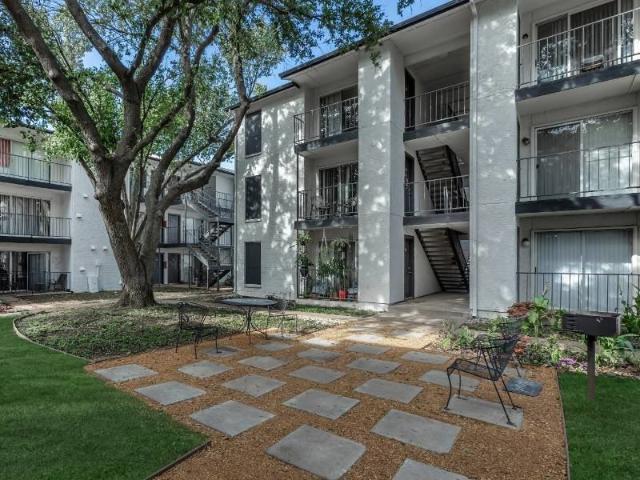 Villas on Rosemeade East 1 Bedroom Apartment for Rent at 4141 Rosemeade Pkwy, Dallas, TX 75287