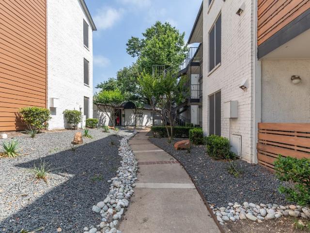 Villas on Rosemeade East 2 Bedroom Apartment for Rent at 4141 Rosemeade Pkwy, Dallas, TX 75287
