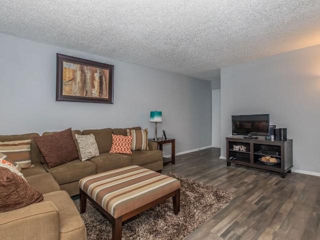 Villas of Oak Creste 2 Bedroom Apartment for Rent at 5315 Fredericksburg Rd, San Antonio, TX 78229 Oak Hills
