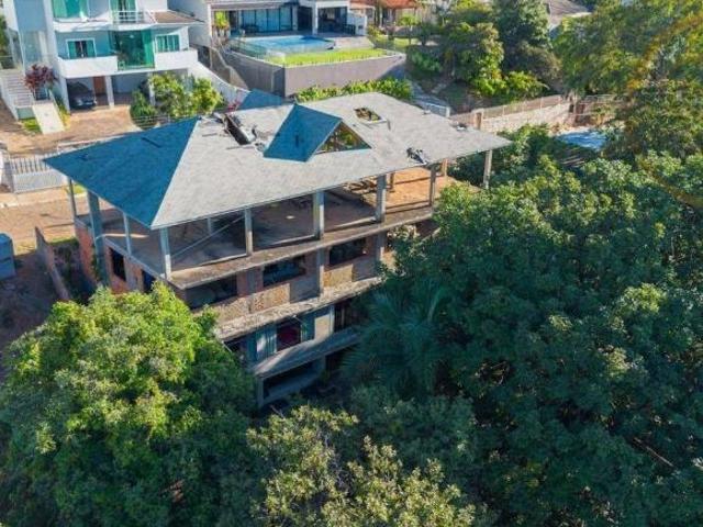 VILLE DE MONTAGNE Casa com 5 dormitórios à venda, 516 m² por R$ 1.980.000 Jardim Botânico Bras