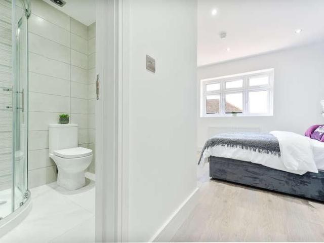 Villiers Avenue, Surbiton, KT5