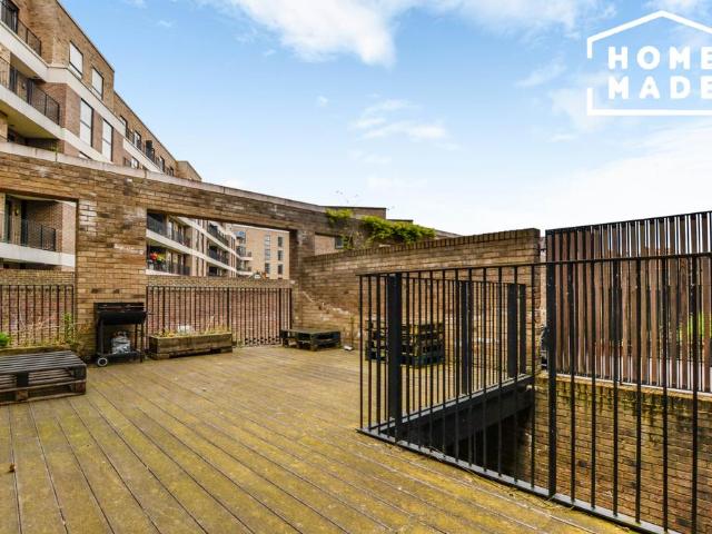 Villiers Gardens, E20 5 bed terraced house to rent £4,500 pcm £1,038 pw