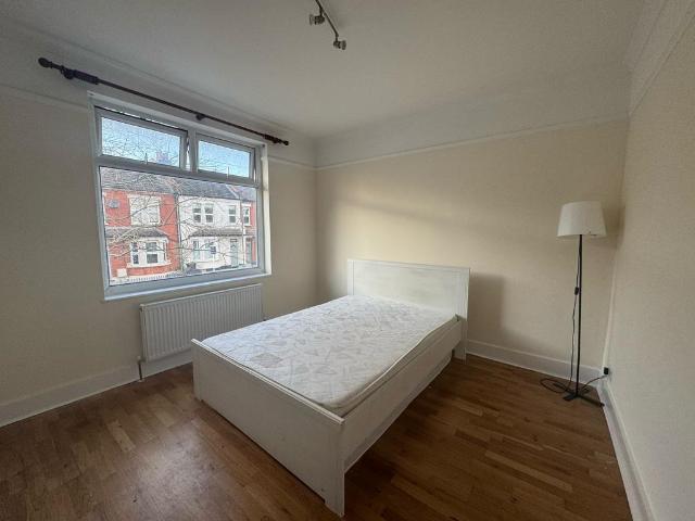 Villiers Road, Beckenham BR3 3 bed flat to rent £2,500 pcm £577 pw