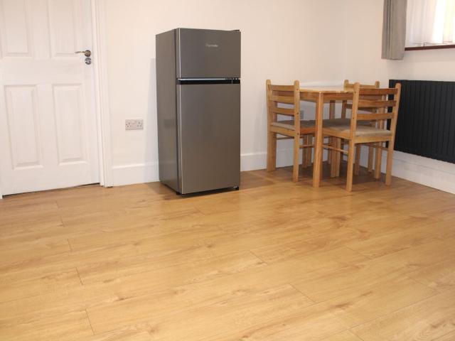 Villiers Road, London NW2, 1 bed flat to rent, £1,500 pcm | PrimeLocation