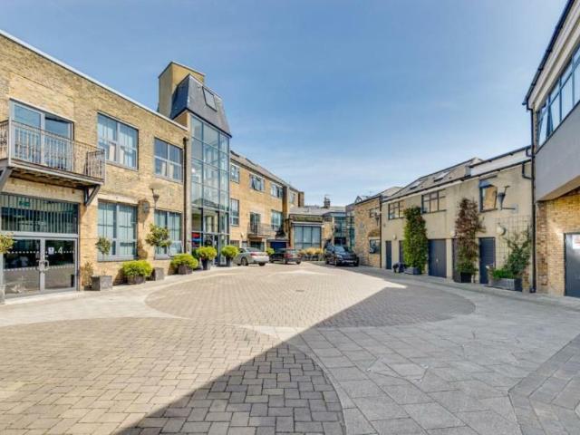 Villiers Road, London NW2, 4 bed flat to rent, £3,990 pcm | PrimeLocation