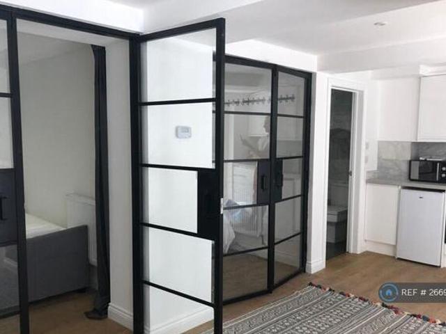 Villiers Road, Southsea, 3 Bedroom Flat