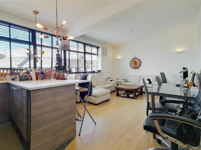 Villiers Road, Willesden Green, London 4 bed flat to rent £4,117 pcm £950 pw