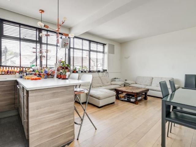 Villiers Road, Willesden Green NW2, 4 bed flat to rent, £4,117 pcm | PrimeLocation