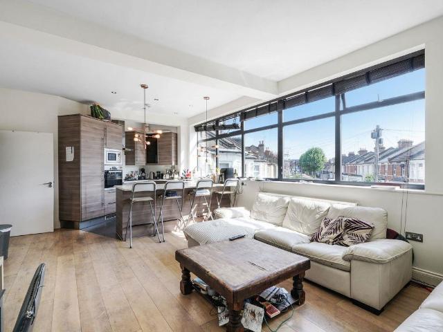 Villiers Road, Willesden NW2, 4 bed flat to rent, £4,116 pcm | PrimeLocation