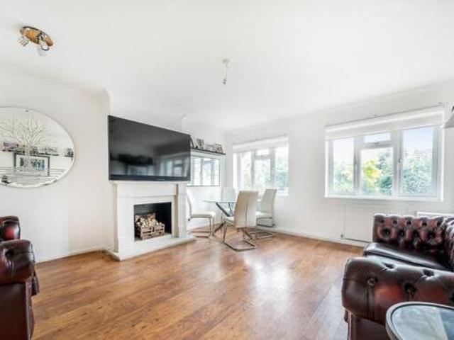 Virginia Water, Surrey, 2 Bedroom Flat
