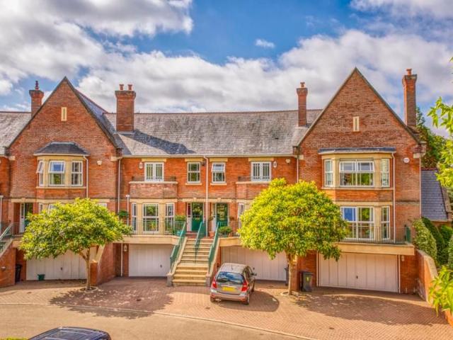Virginia Water, Surrey GU25, 5 bed town house to rent, £5,000 pcm | PrimeLocation
