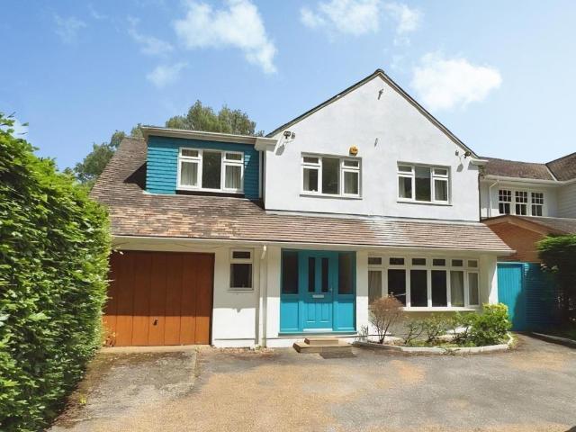 Virginia Water, Surrey, GU25 5 bed detached house to rent £3,900 pcm £900 pw