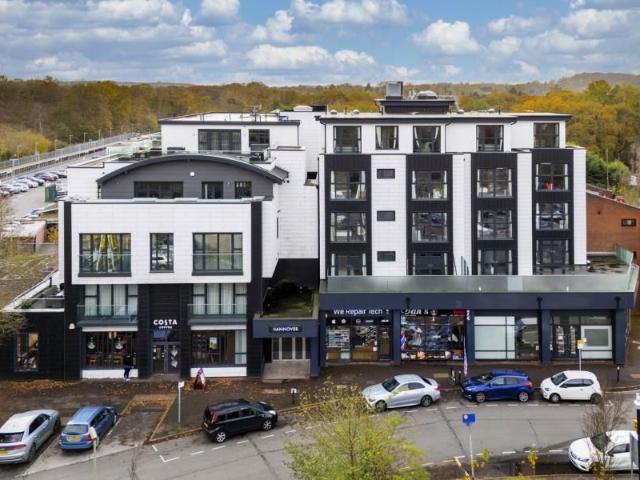 Virginia Water, Surrey GU25, 2 bed flat to rent, £2,495 pcm | PrimeLocation
