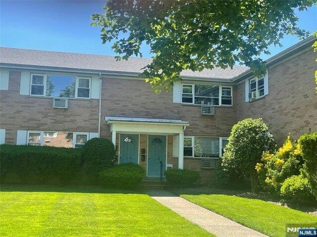 Virginia Dr Unit B, Fair Lawn, Condo For Sale